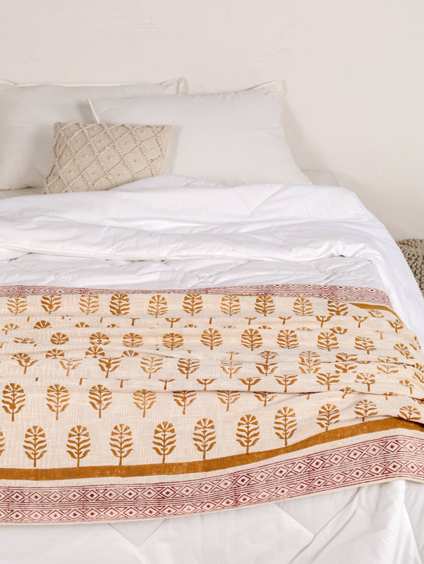 Shop Cozy Throws Online – Soft, Stylish & Comfortable | Paakhi Home